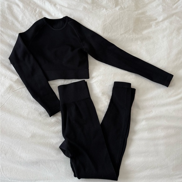 ALO Yoga | Pants & Jumpsuits | Alo Black Ribbed Workout Set | Poshmark